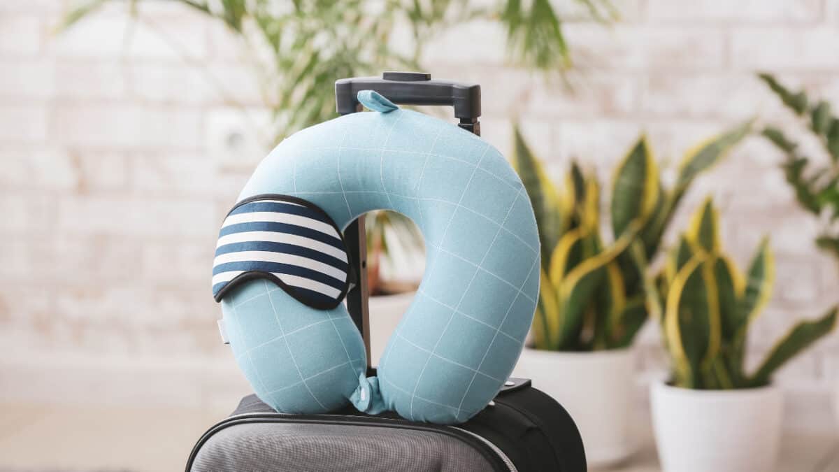 My Cabeau Evolution X Neck Pillow Review: Will This Hold Up On a Long ...
